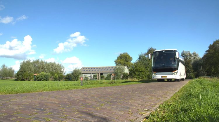 Duurzaam reizen met de touringcar • Koninklijk Nederlands Vervoer