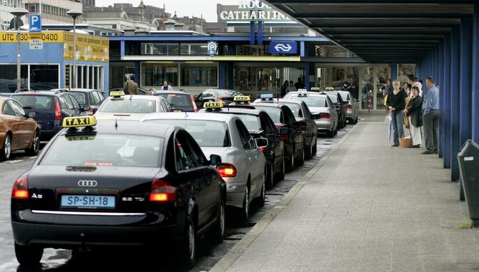 Het aantal taxibedrijven neemt snel toe • Koninklijk Nederlands Vervoer
